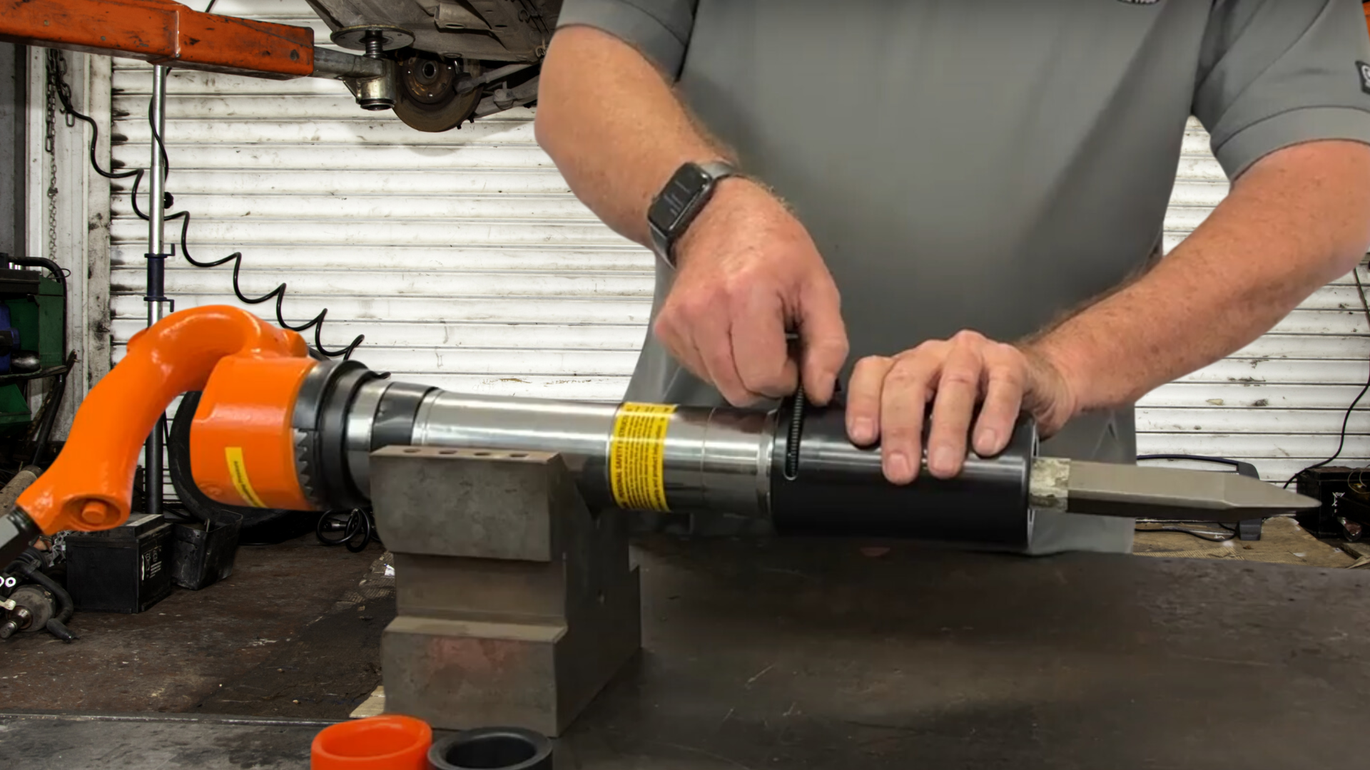 Lubrication Tips to Extend Pneumatic Tool Life